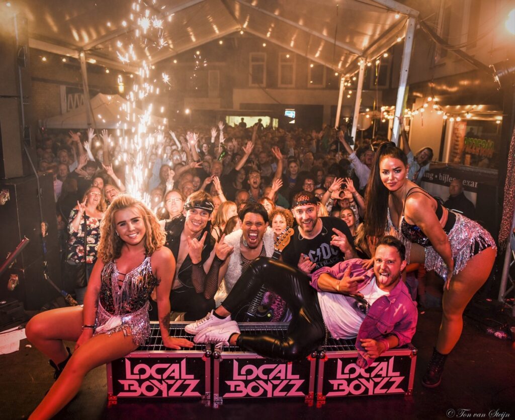 Local Boyzz boeken of inhuren - Easybookings